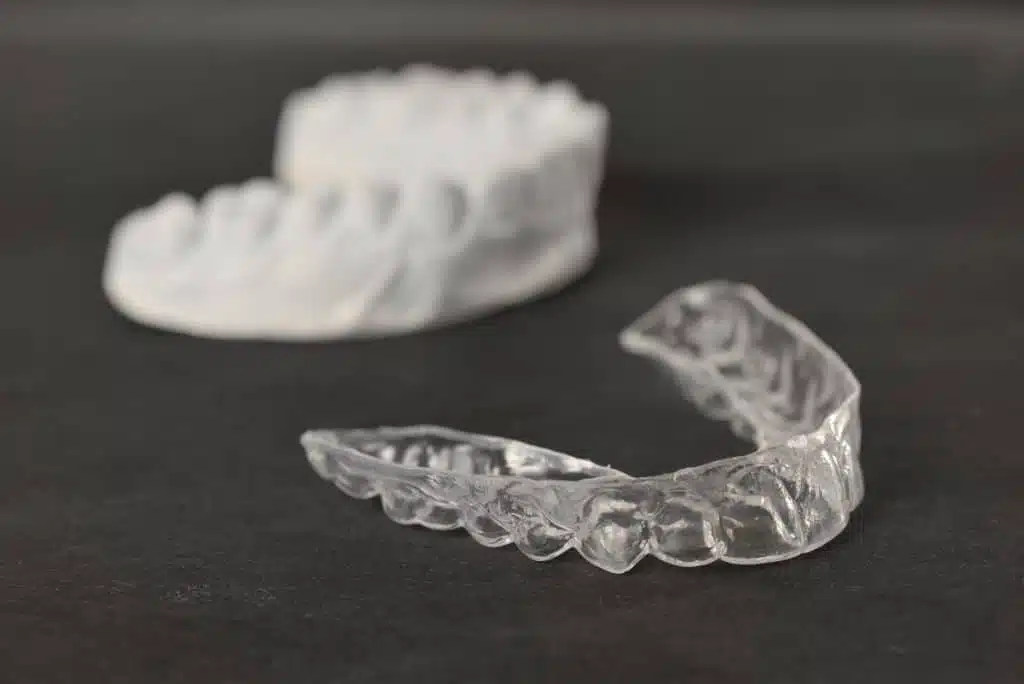 Invisalign of vaste beugel: welke methode is beter?