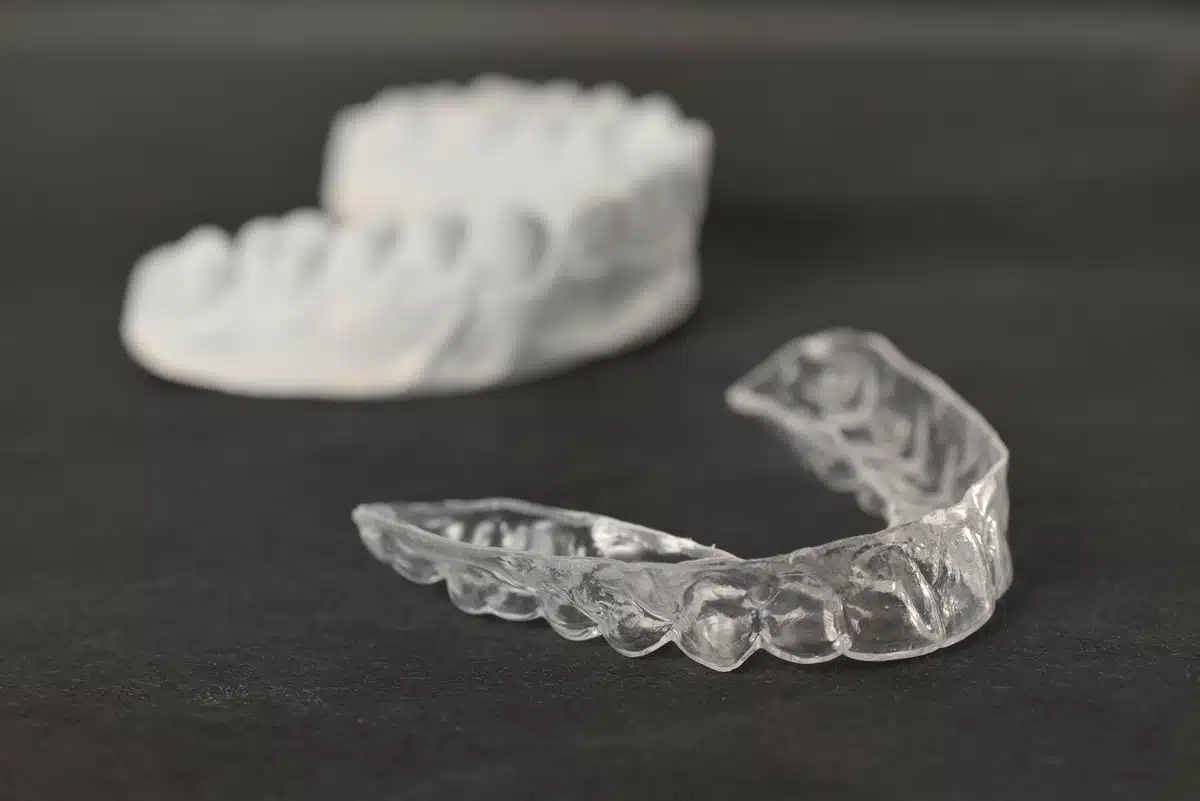 Invisalign ou appareil dentaire fixe : quelle est la meilleure méthode